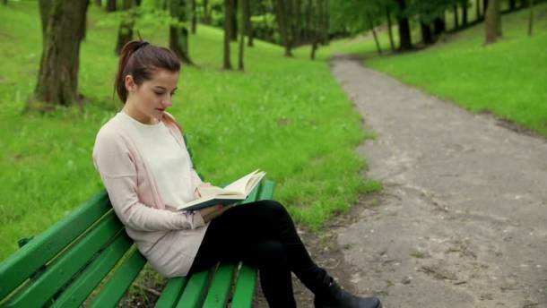 What Your Sitting Position Says About Your Personality - Peace Quarters