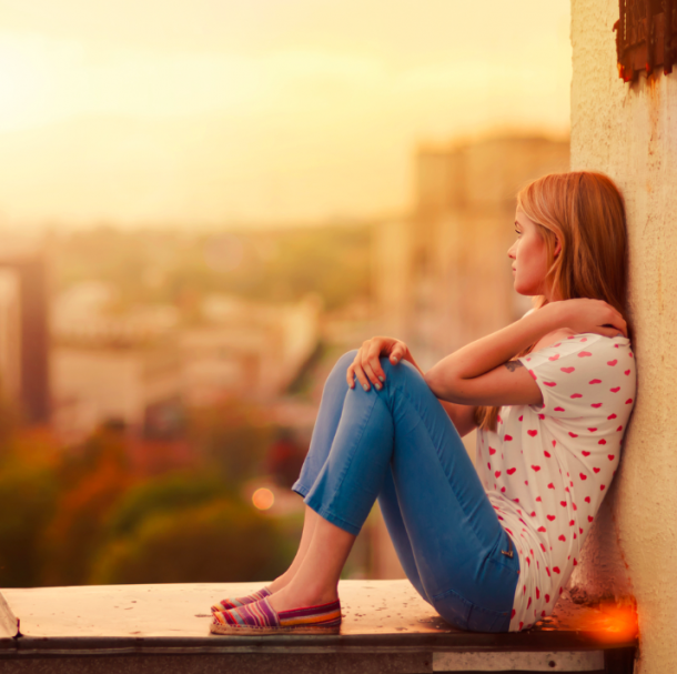 9 Ways A Beautifully Broken Girl Loves Differently - Peace Quarters