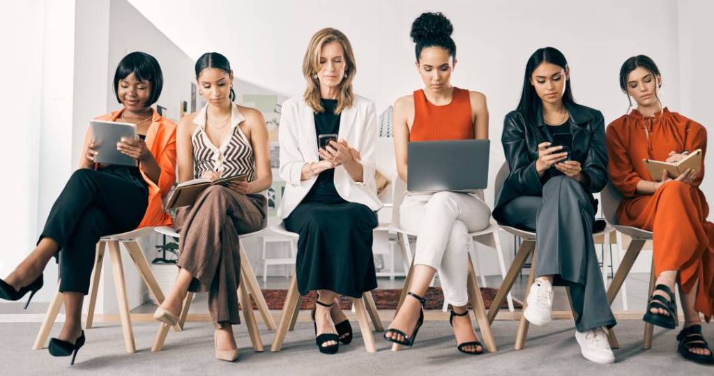 internet chicks: Guide To Online Work And Digital Influence - PQ